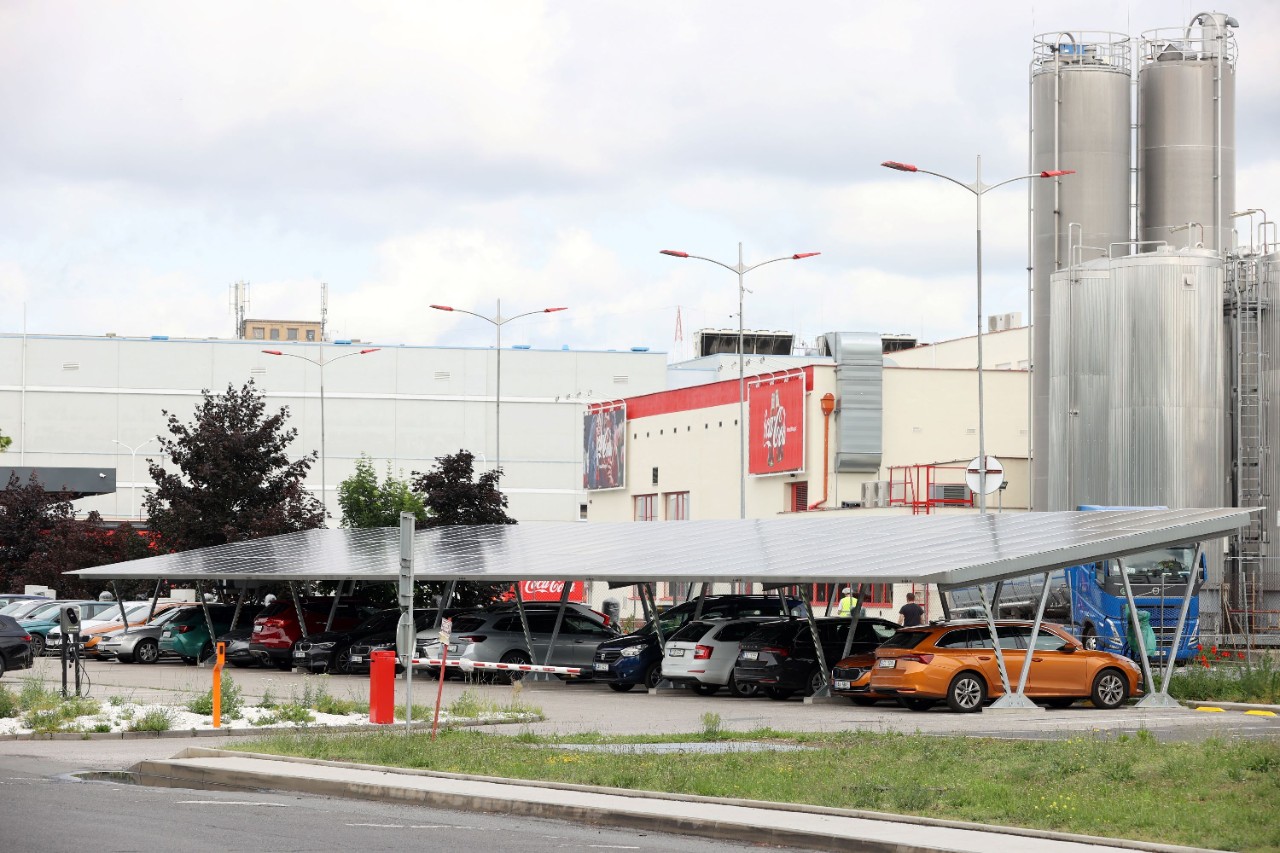 Z parkoviska elektráreň: Coca-Cola HBC realizuje priekopnícky projekt ...